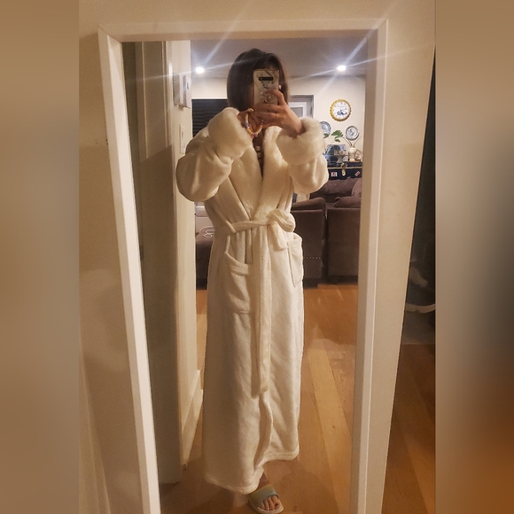 La Vie En Rose | Intimates & Sleepwear | Fur Robe De Shambre De La Vie ...